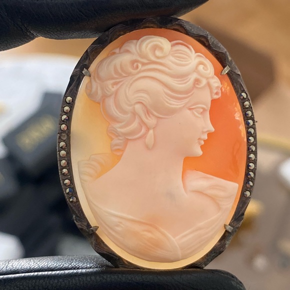 Unsigned | Jewelry | Vintage Real Cameo Brooch Pendant Natural Shell ...